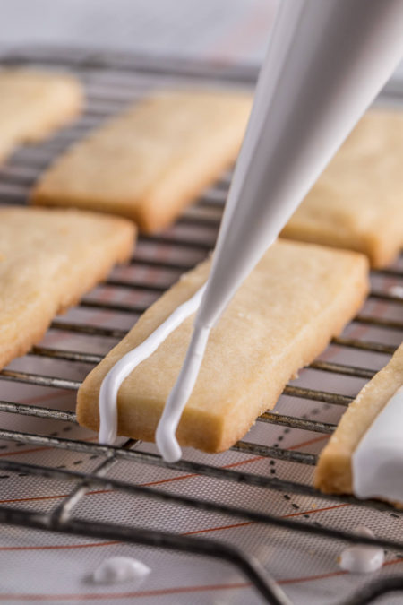 Cinnamon Marshmallow-Iced Shortbread Cookies | Southern FATTY